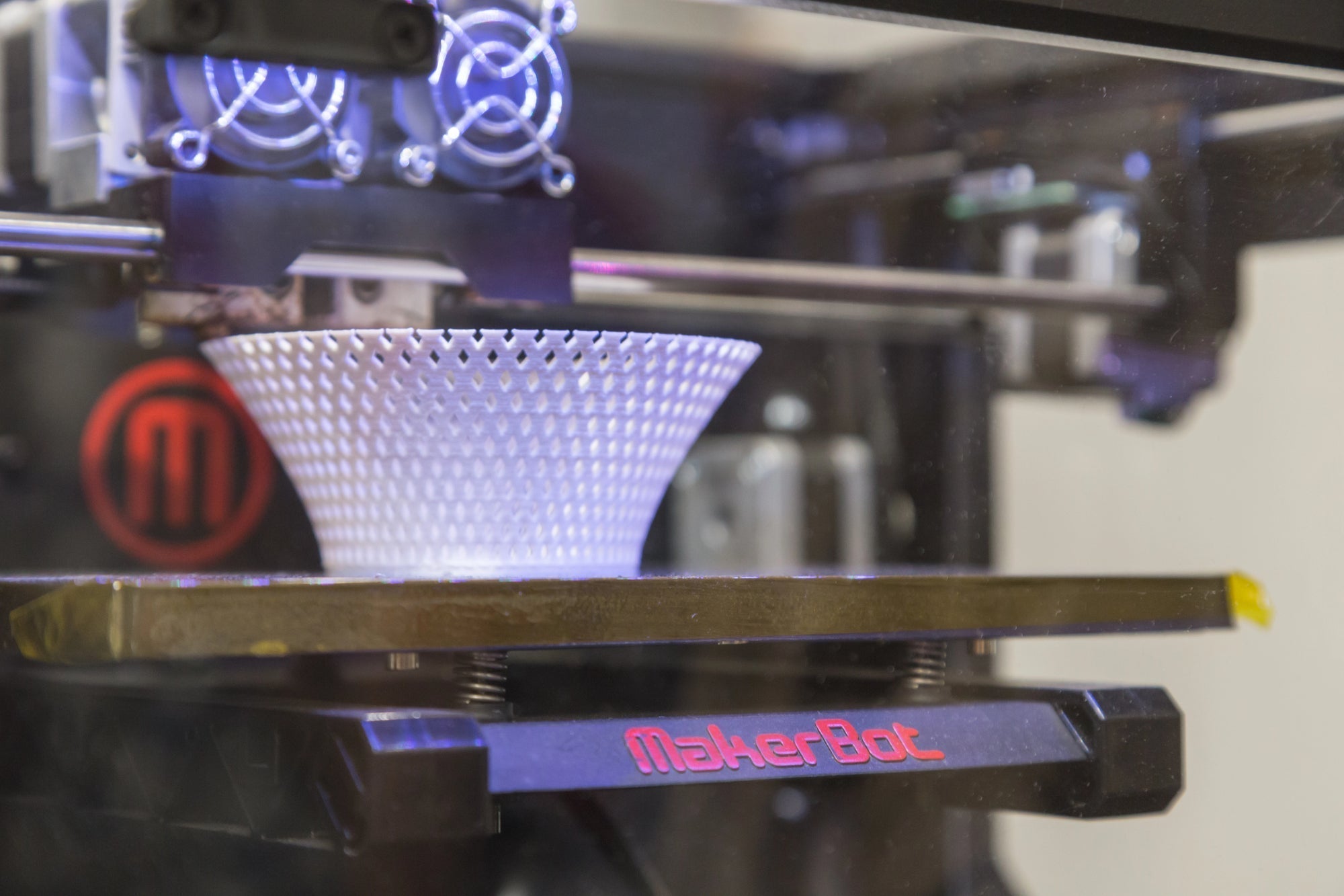 The Art of Minimalist Interior Design: Incorporating 3D-Printed Pieces ...